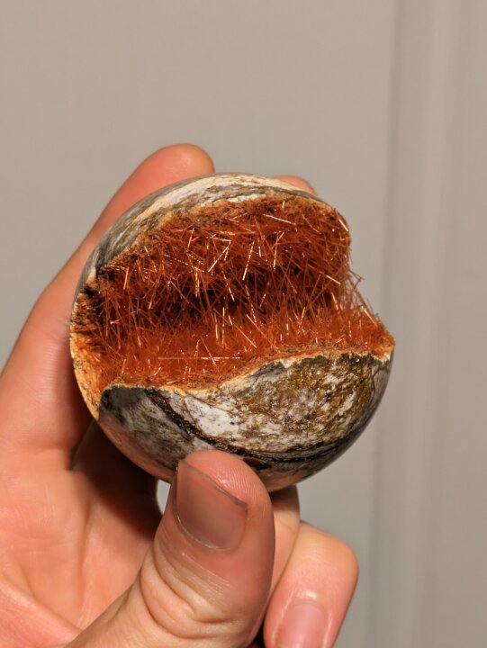 Needle thin Ironstone crystals in a Magnesite-Geothite geode. A gift ...