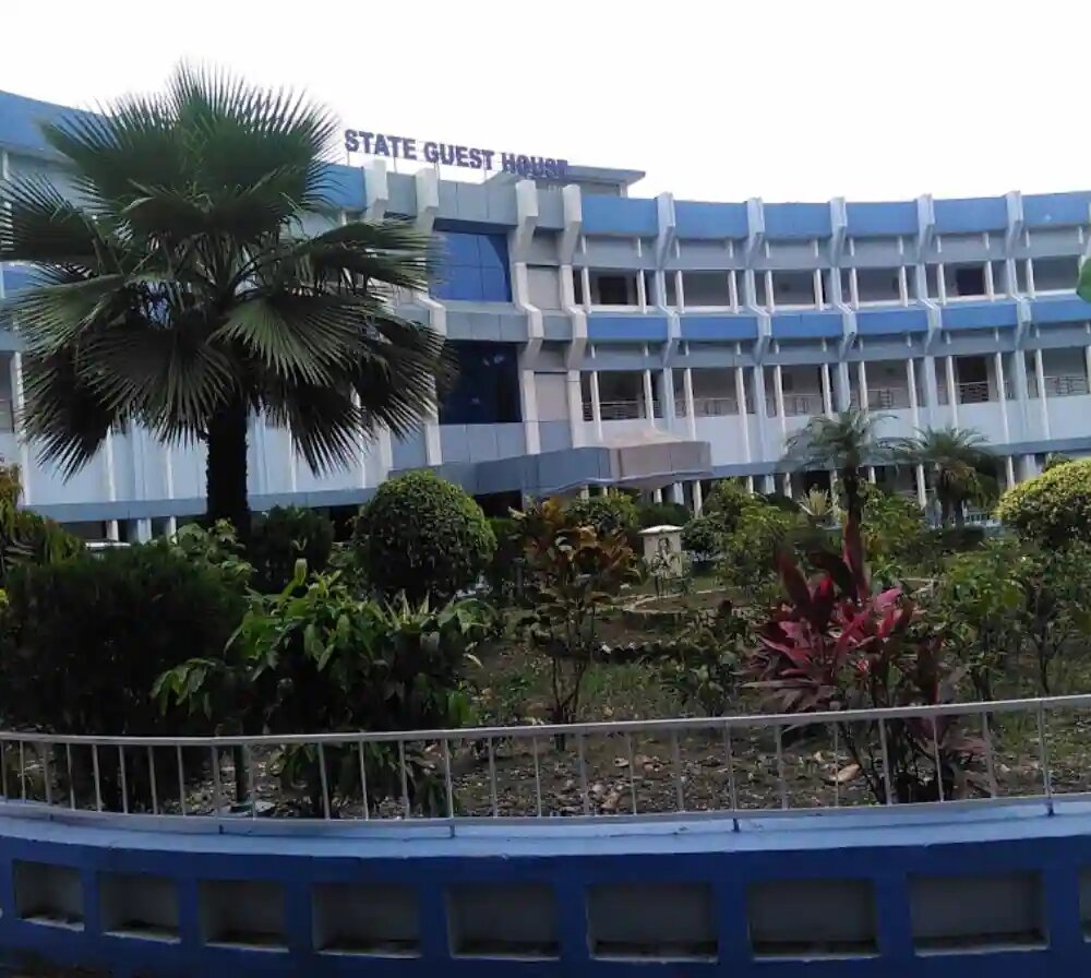 This is the biggest guest house in my hometown Siliguri. How does it ...