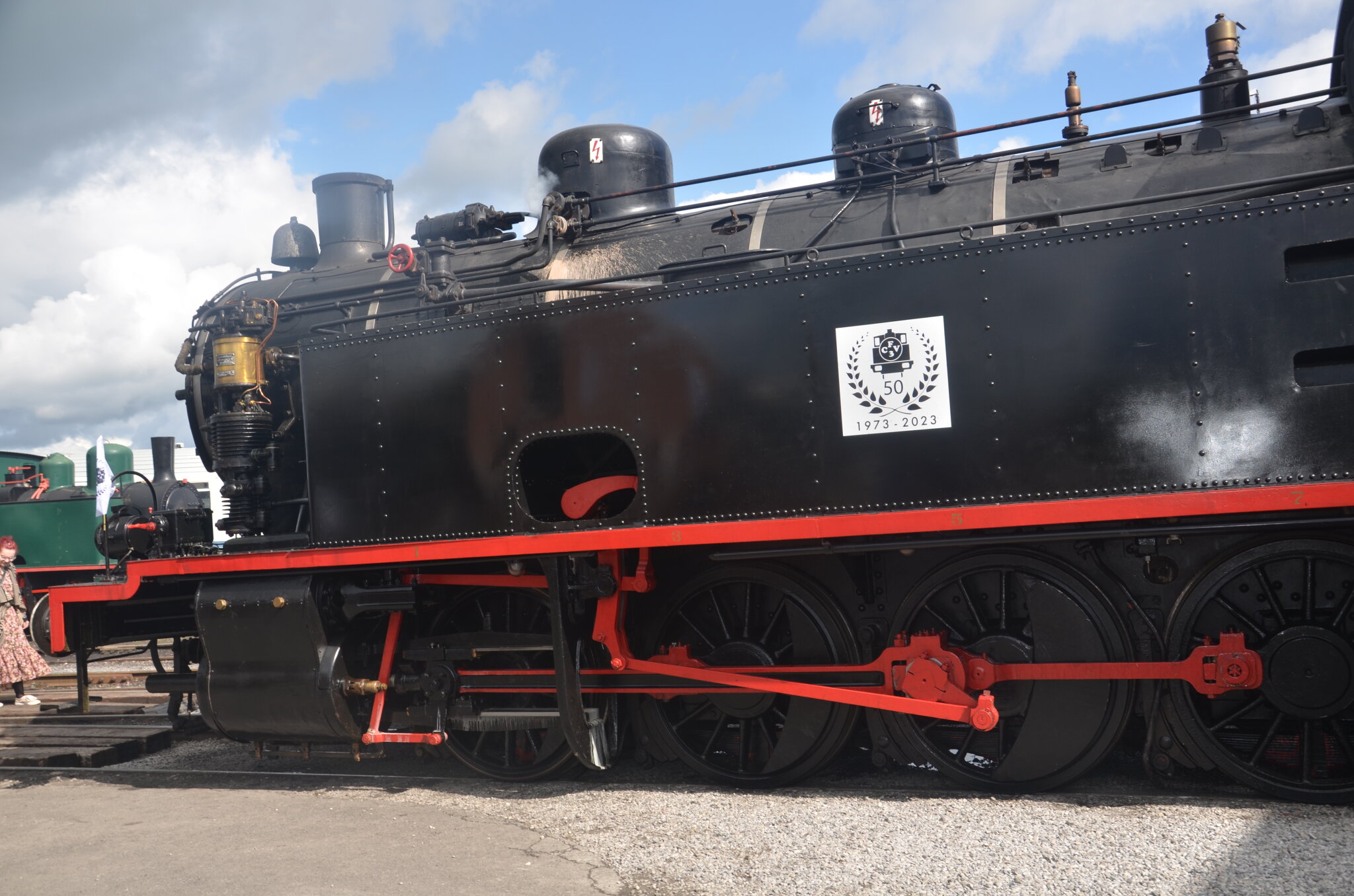 I love steam trein I like made pictures of steam trein and old tramway ...