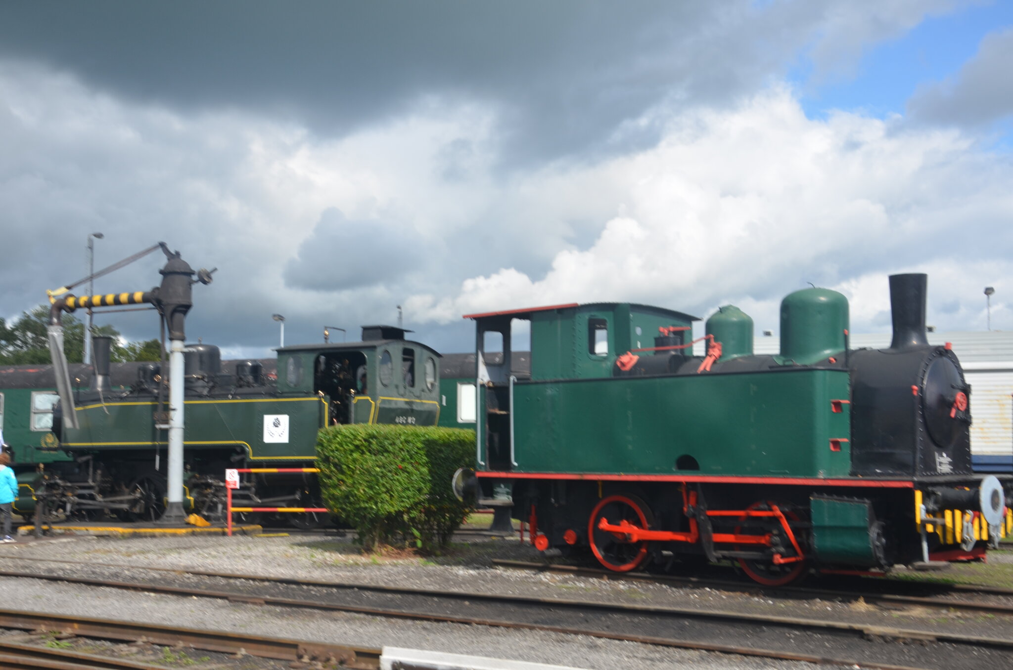 I love steam trein I like made pictures of steam trein and old tramway ...