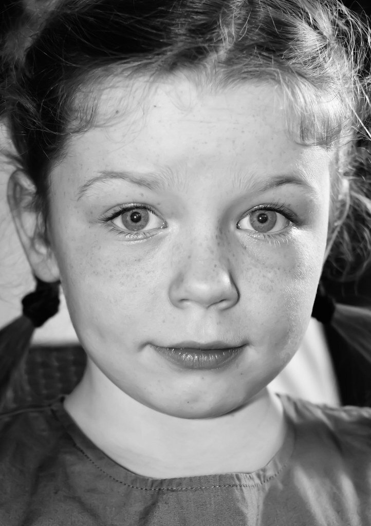 This pic could be my mother; anyone recognize the characteristic subtle ...