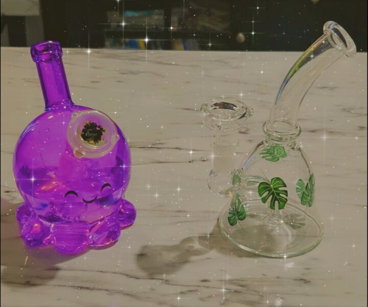 My new lil baby octopus bong⋆｡𖦹°‧🫧₊˚⊹♡ Came with a freebie & my highs ...