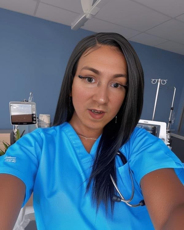 Would you like this nurse to give you a dang sponge bath? | Attracted ...