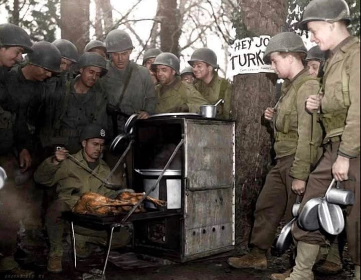 Soldiers during WW2 Cooking a Turkey on Thanksgiving. I bet the Germans ...