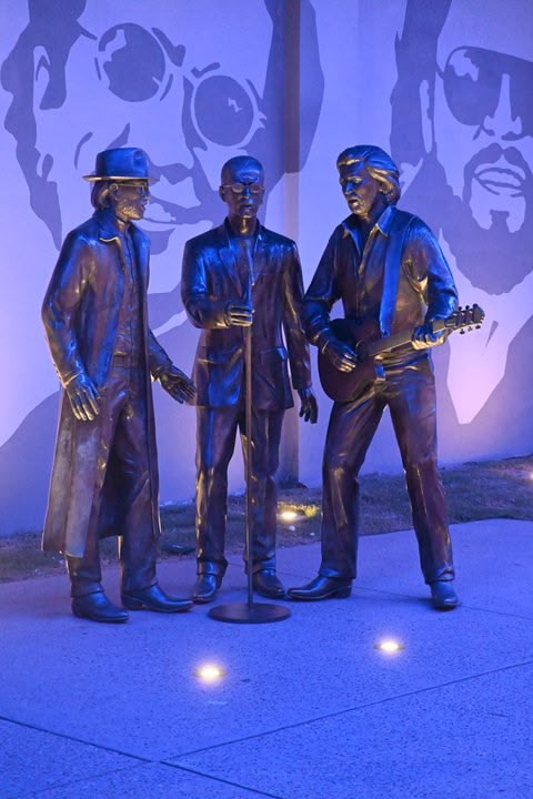 Gibb brothers - Bee Gees Way , Redcliffe , Australia #stayingalive # ...