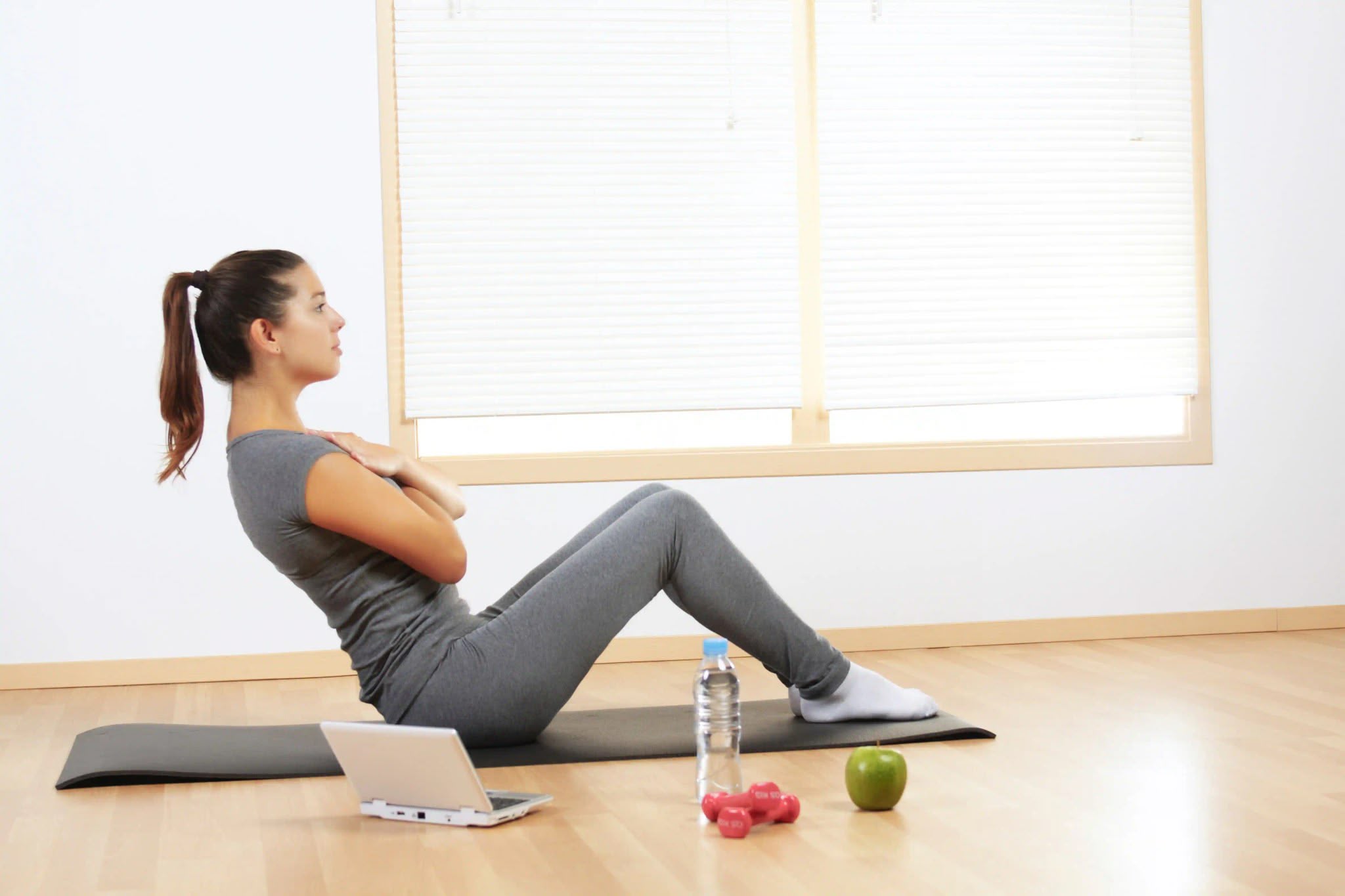 Reduce Tummy In 15 Days Core exercises: Plank bicycle crunches Russian ...