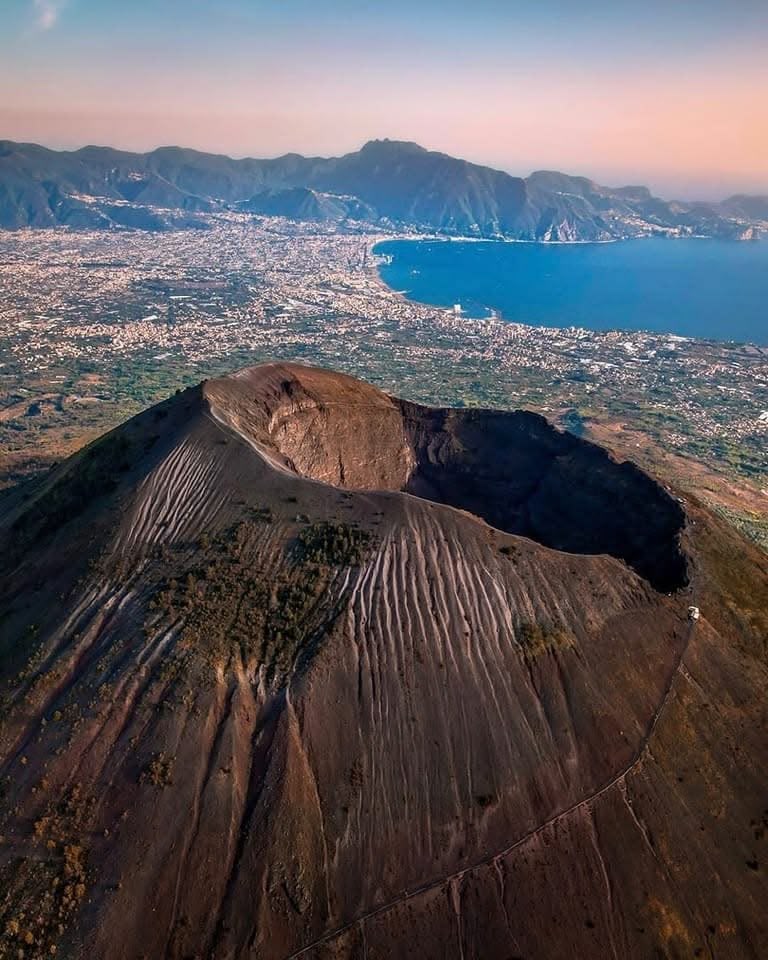 Mount Vesuvius Looking towards Napoli. | Places & Scenery
