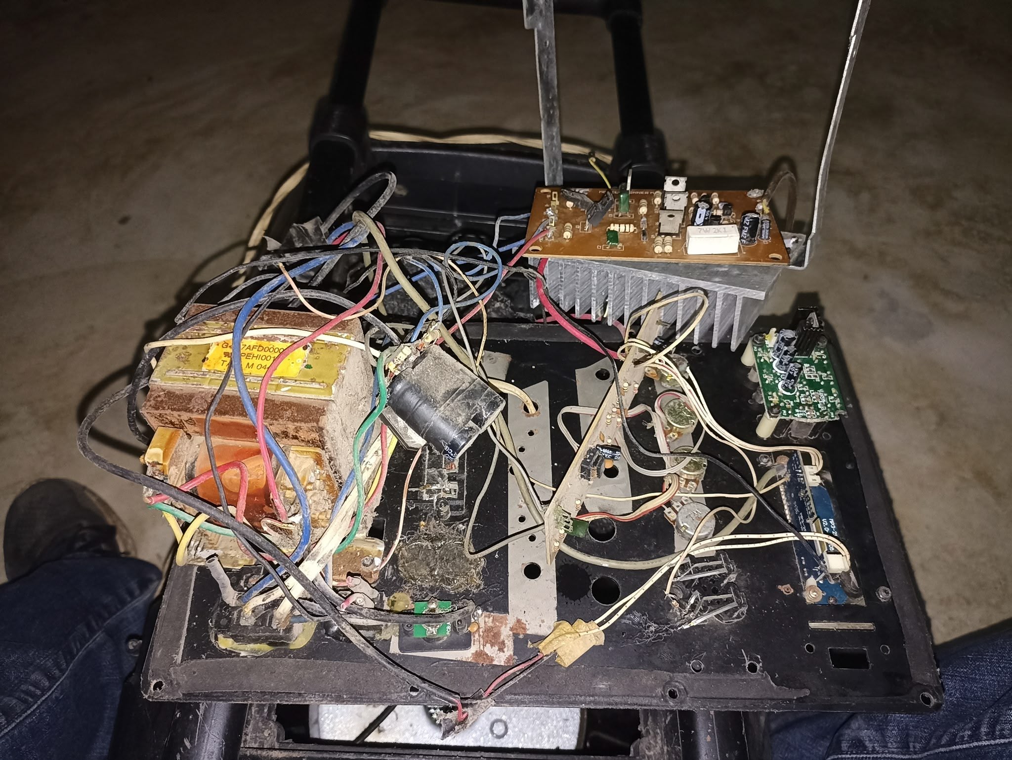 Viejo soy electrónico, no Dios para arreglar esta porquería >:I | iOrbix