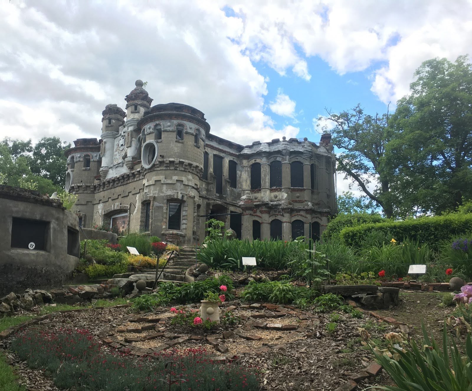 Haunted castle in the Hudson river. Sort of. Hiking today I saw this ...